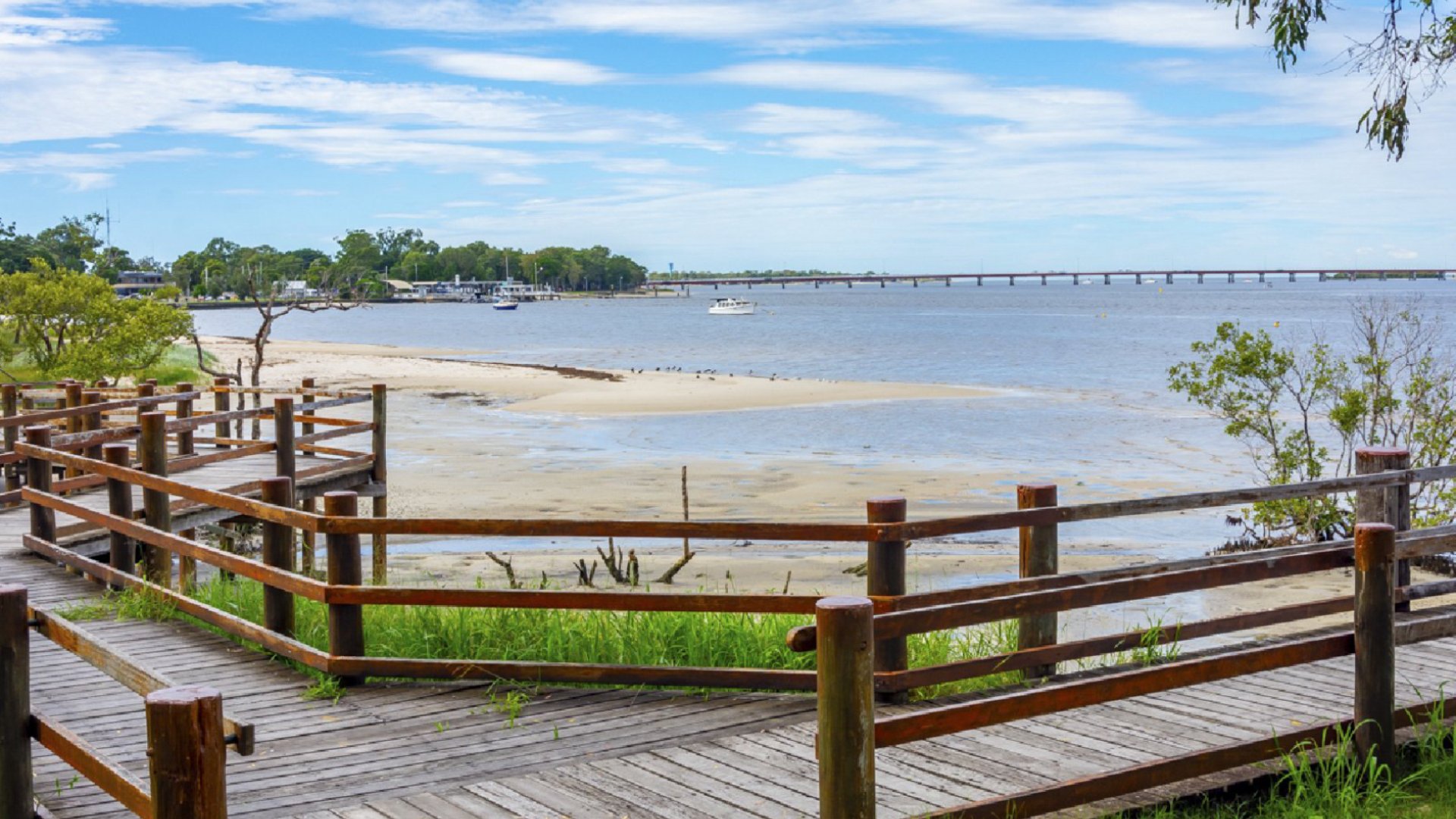 Resort Style Unit Across From Water | 12/21 Sylvan Beach Esplanade ...